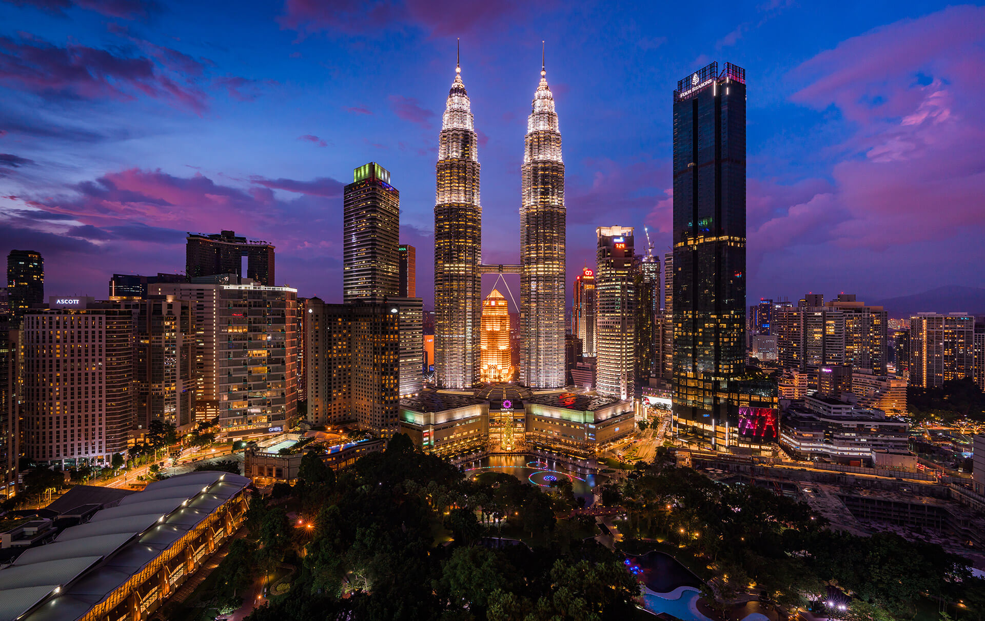 Petronas Twin Towers - MalaysiaTravel